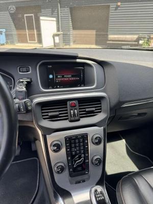 Grey Volvo V40 2016 in Alytus, with an engine capacity of 2.00 L and mileage of 299 thousand km for 6950 €, photo 13 on AUTOMOTO.COM.LV