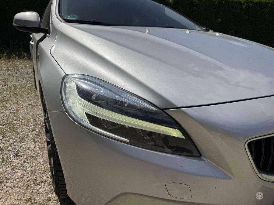 Grey Volvo V40 2016 in Alytus, with an engine capacity of 2.00 L and mileage of 299 thousand km for 6950 €, photo 20 on AUTOMOTO.COM.LV