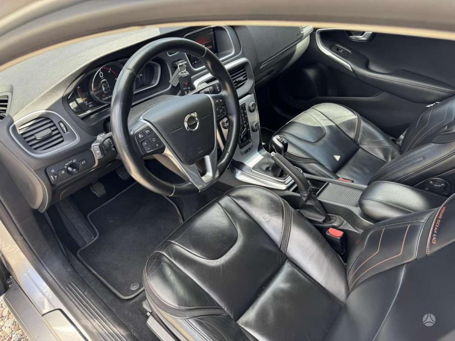 Grey Volvo V40 2016 in Alytus, with an engine capacity of 2.00 L and mileage of 299 thousand km for 6950 €, photo 8 on AUTOMOTO.COM.LV