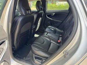 Grey Volvo V40 2016 in Alytus, with an engine capacity of 2.00 L and mileage of 299 thousand km for 6950 €, photo 11 on AUTOMOTO.COM.LV