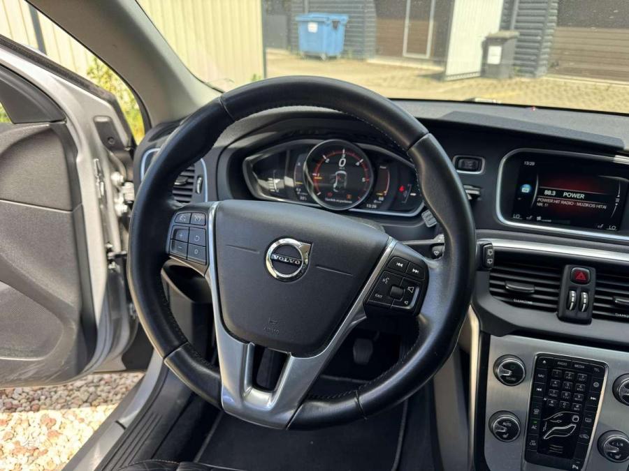 Grey Volvo V40 2016 in Alytus, with an engine capacity of 2.00 L and mileage of 299 thousand km for 6950 €, photo 12 on AUTOMOTO.COM.LV
