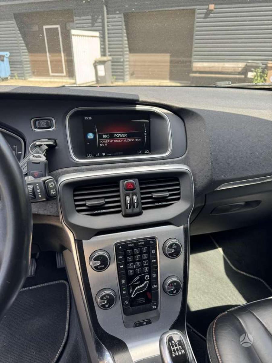 Grey Volvo V40 2016 in Alytus, with an engine capacity of 2.00 L and mileage of 299 thousand km for 6950 €, photo 13 on AUTOMOTO.COM.LV