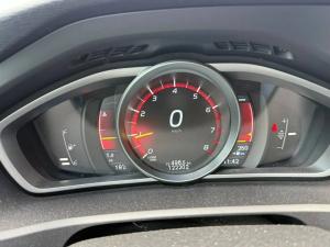 Pelēks Volvo V40 2016 Rīga, ar dzinēja tilpumu 2.00 L un nobraukumu 12 tūkst. km par 11500 €, foto 6 vietnē AUTOMOTO.COM.LV