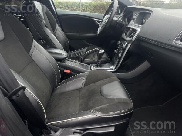 Grey Volvo V40 2016 in Riga, with an engine capacity of 2.00 L and mileage of 222 thousand km for 6950 €, photo 9 on AUTOMOTO.COM.LV