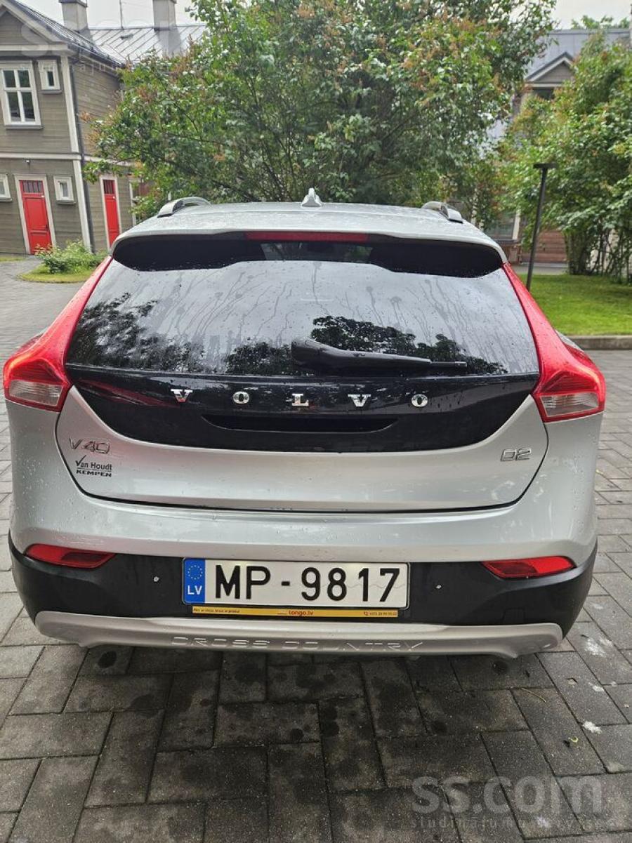 Pelēks Volvo V40 2016 Rīga, ar dzinēja tilpumu 2.00 L un nobraukumu 283 tūkst. km par 6700 €, foto 3 vietnē AUTOMOTO.COM.LV