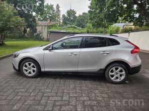 Pelēks Volvo V40 2016 Rīga, ar dzinēja tilpumu 2.00 L un nobraukumu 283 tūkst. km par 6700 €, foto 5 vietnē AUTOMOTO.COM.LV