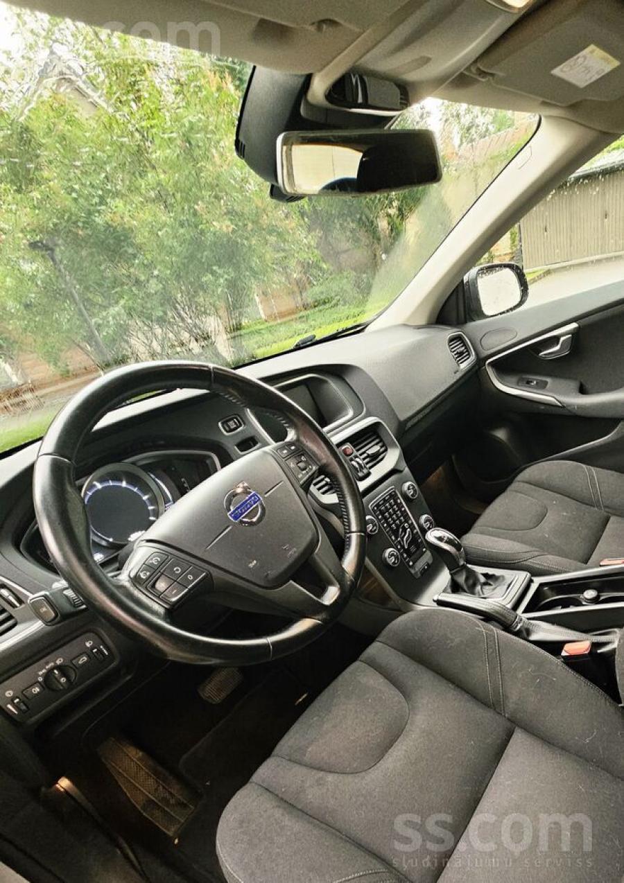 Pelēks Volvo V40 2016 Rīga, ar dzinēja tilpumu 2.00 L un nobraukumu 283 tūkst. km par 6700 €, foto 6 vietnē AUTOMOTO.COM.LV