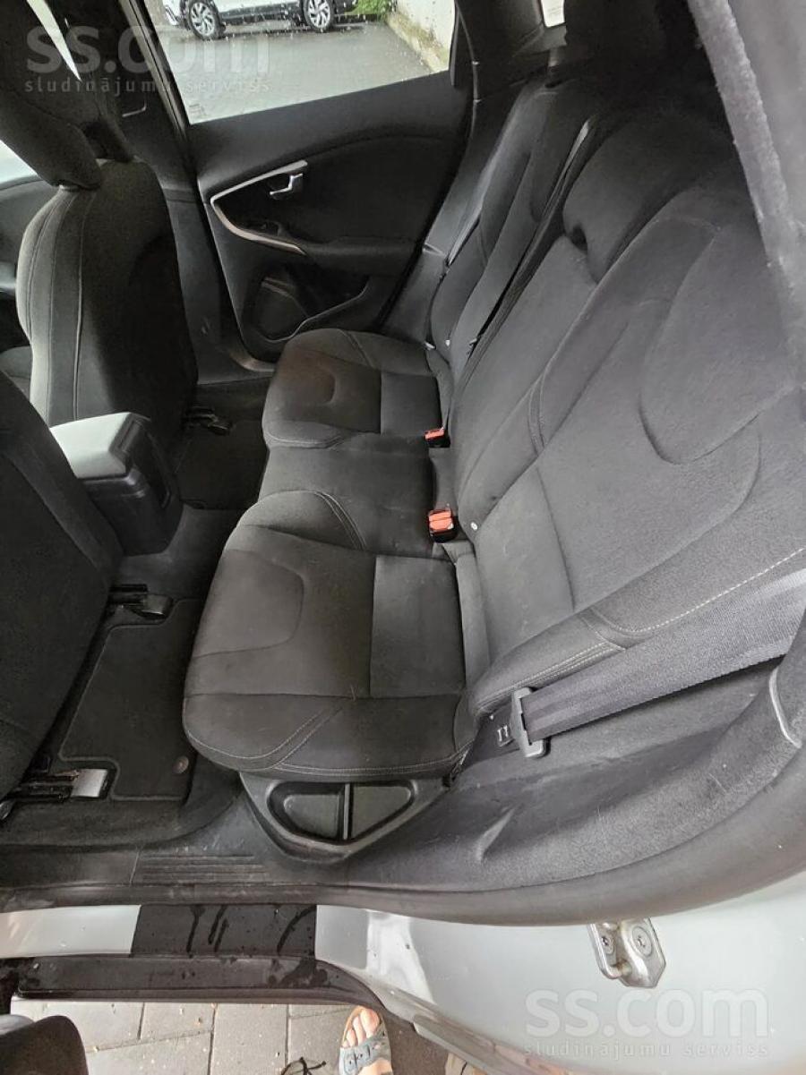 Pelēks Volvo V40 2016 Rīga, ar dzinēja tilpumu 2.00 L un nobraukumu 283 tūkst. km par 6700 €, foto 7 vietnē AUTOMOTO.COM.LV