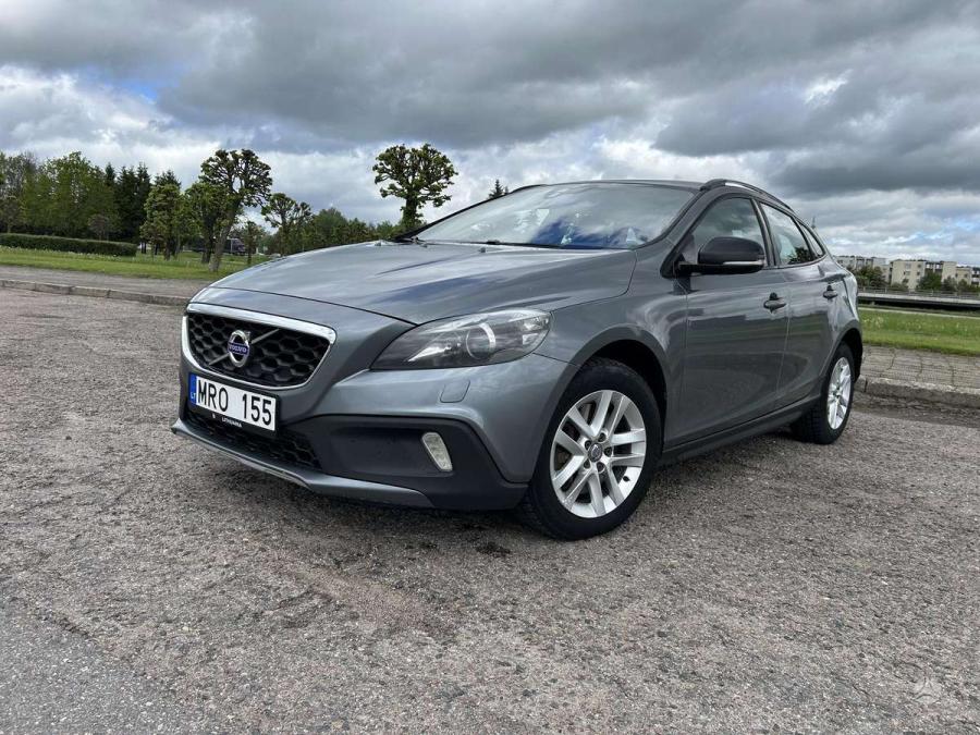 Grey Volvo V40 2016 in Kaunas, with an engine capacity of 2.00 L and mileage of 293 thousand km for 5700 €, photo 1 on AUTOMOTO.COM.LV