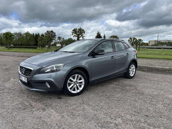 Grey Volvo V40 2016 in Kaunas, with an engine capacity of 2.00 L and mileage of 293 thousand km for 5700 €, photo 2 on AUTOMOTO.COM.LV