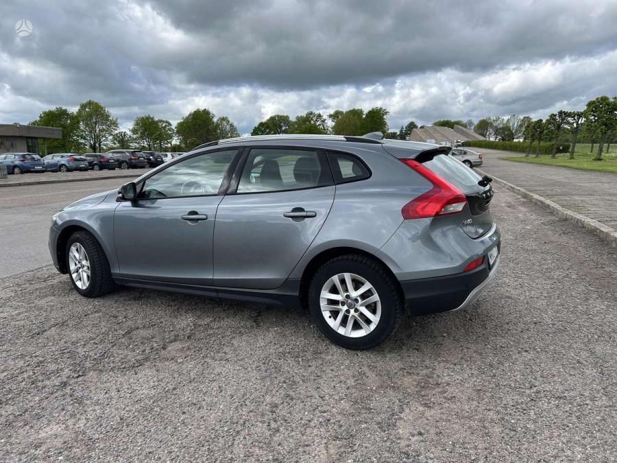 Grey Volvo V40 2016 in Kaunas, with an engine capacity of 2.00 L and mileage of 293 thousand km for 5700 €, photo 4 on AUTOMOTO.COM.LV