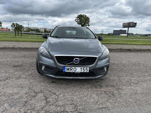 Grey Volvo V40 2016 in Kaunas, with an engine capacity of 2.00 L and mileage of 293 thousand km for 5700 €, photo 6 on AUTOMOTO.COM.LV