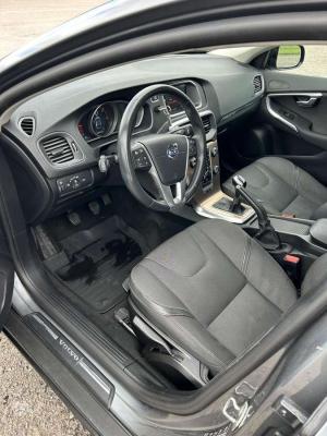 Grey Volvo V40 2016 in Kaunas, with an engine capacity of 2.00 L and mileage of 293 thousand km for 5700 €, photo 10 on AUTOMOTO.COM.LV