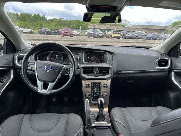 Grey Volvo V40 2016 in Kaunas, with an engine capacity of 2.00 L and mileage of 293 thousand km for 5700 €, photo 10 on AUTOMOTO.COM.LV