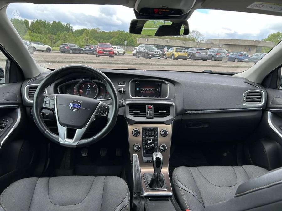 Grey Volvo V40 2016 in Kaunas, with an engine capacity of 2.00 L and mileage of 293 thousand km for 5700 €, photo 11 on AUTOMOTO.COM.LV