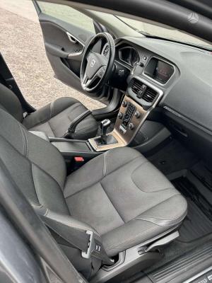 Grey Volvo V40 2016 in Kaunas, with an engine capacity of 2.00 L and mileage of 293 thousand km for 5700 €, photo 13 on AUTOMOTO.COM.LV