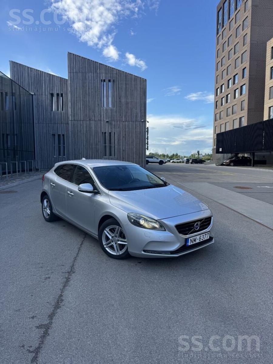 Pelēks Volvo V40 2016 Rīga, ar dzinēja tilpumu 2.00 L un nobraukumu 225 tūkst. km par 8750 €, foto 1 vietnē AUTOMOTO.COM.LV