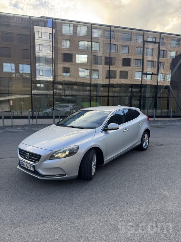 Pelēks Volvo V40 2016 Rīga, ar dzinēja tilpumu 2.00 L un nobraukumu 225 tūkst. km par 8750 €, foto 2 vietnē AUTOMOTO.COM.LV