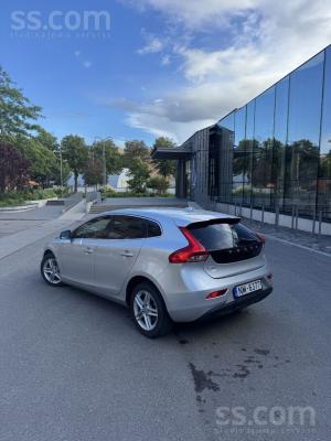 Pelēks Volvo V40 2016 Rīga, ar dzinēja tilpumu 2.00 L un nobraukumu 225 tūkst. km par 8750 €, foto 5 vietnē AUTOMOTO.COM.LV