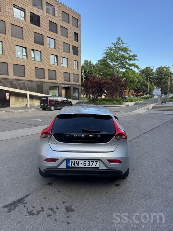 Pelēks Volvo V40 2016 Rīga, ar dzinēja tilpumu 2.00 L un nobraukumu 225 tūkst. km par 8750 €, foto 5 vietnē AUTOMOTO.COM.LV