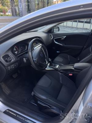 Pelēks Volvo V40 2016 Rīga, ar dzinēja tilpumu 2.00 L un nobraukumu 225 tūkst. km par 8750 €, foto 7 vietnē AUTOMOTO.COM.LV