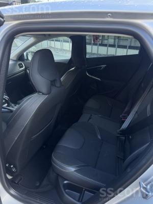 Pelēks Volvo V40 2016 Rīga, ar dzinēja tilpumu 2.00 L un nobraukumu 225 tūkst. km par 8750 €, foto 8 vietnē AUTOMOTO.COM.LV