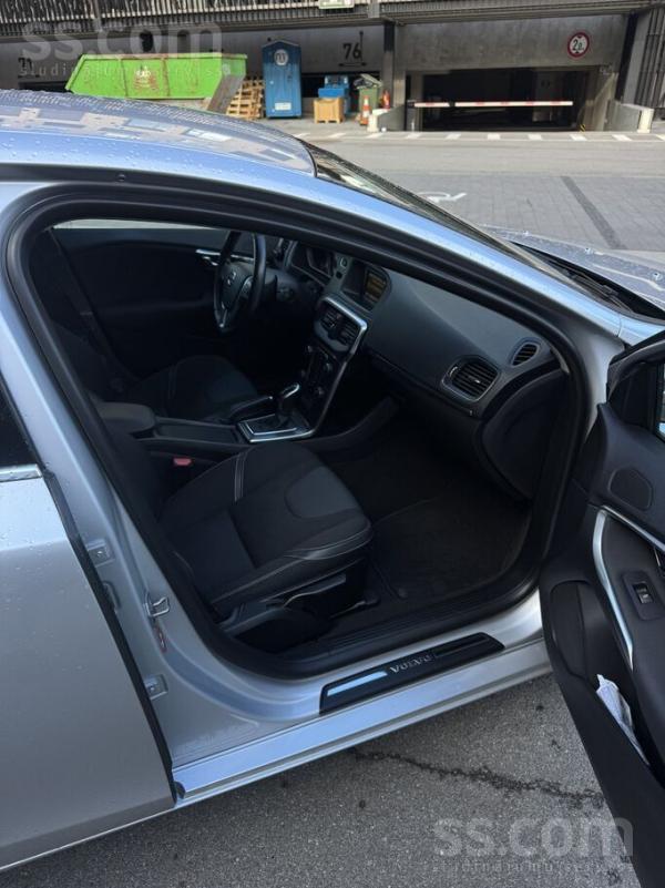 Pelēks Volvo V40 2016 Rīga, ar dzinēja tilpumu 2.00 L un nobraukumu 225 tūkst. km par 8750 €, foto 8 vietnē AUTOMOTO.COM.LV