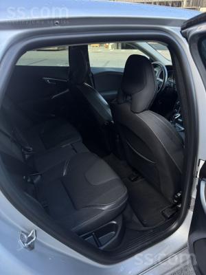 Pelēks Volvo V40 2016 Rīga, ar dzinēja tilpumu 2.00 L un nobraukumu 225 tūkst. km par 8750 €, foto 10 vietnē AUTOMOTO.COM.LV