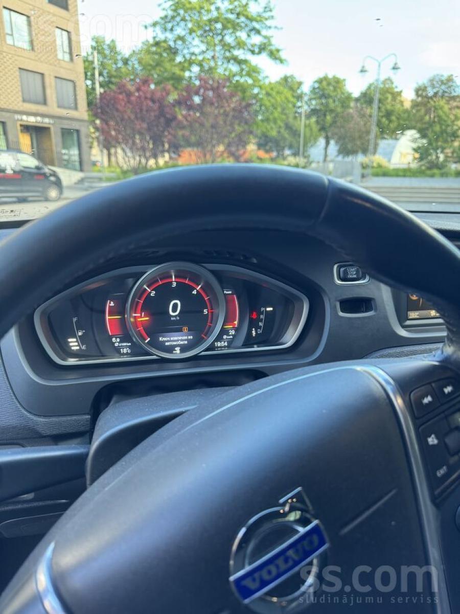 Pelēks Volvo V40 2016 Rīga, ar dzinēja tilpumu 2.00 L un nobraukumu 225 tūkst. km par 8750 €, foto 11 vietnē AUTOMOTO.COM.LV