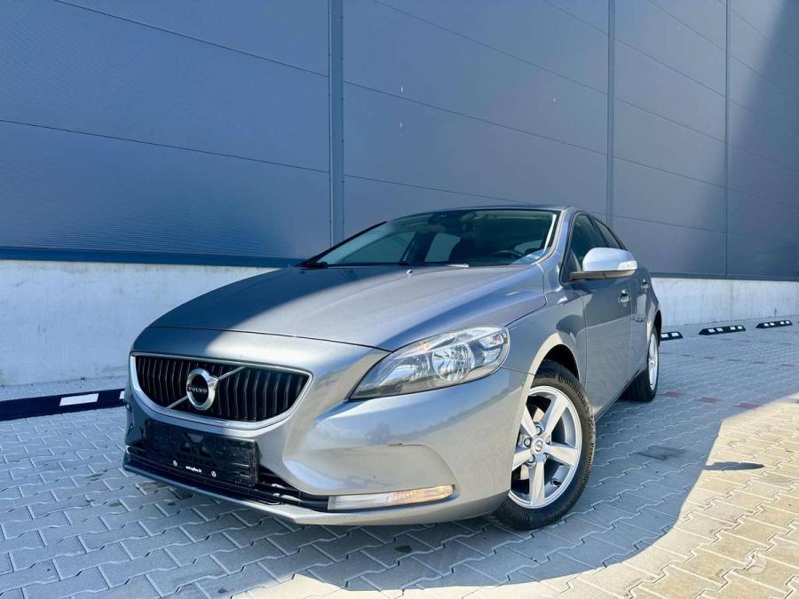 Pelēks Volvo V40 2016 Šauļi, ar dzinēja tilpumu 1.97 L un nobraukumu 218 tūkst. km par 5950 €, foto 1 vietnē AUTOMOTO.COM.LV