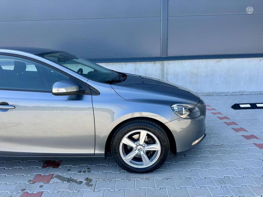 Pelēks Volvo V40 2016 Šauļi, ar dzinēja tilpumu 1.97 L un nobraukumu 218 tūkst. km par 5950 €, foto 5 vietnē AUTOMOTO.COM.LV