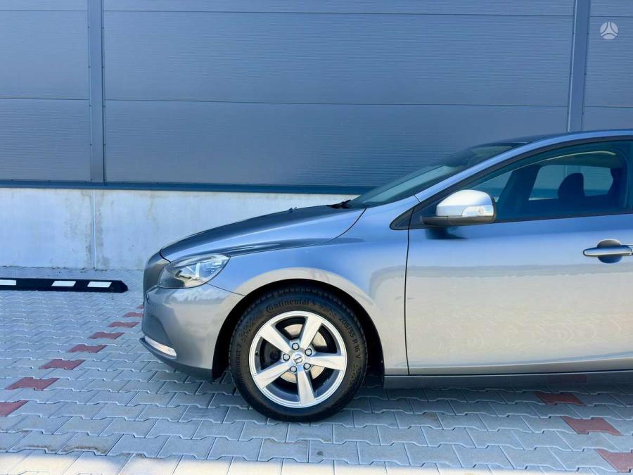 Pelēks Volvo V40 2016 Šauļi, ar dzinēja tilpumu 1.97 L un nobraukumu 218 tūkst. km par 5950 €, foto 6 vietnē AUTOMOTO.COM.LV