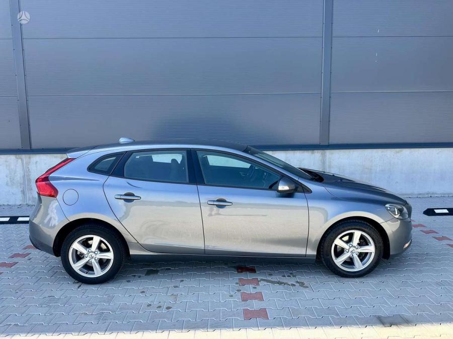 Pelēks Volvo V40 2016 Šauļi, ar dzinēja tilpumu 1.97 L un nobraukumu 218 tūkst. km par 5950 €, foto 7 vietnē AUTOMOTO.COM.LV