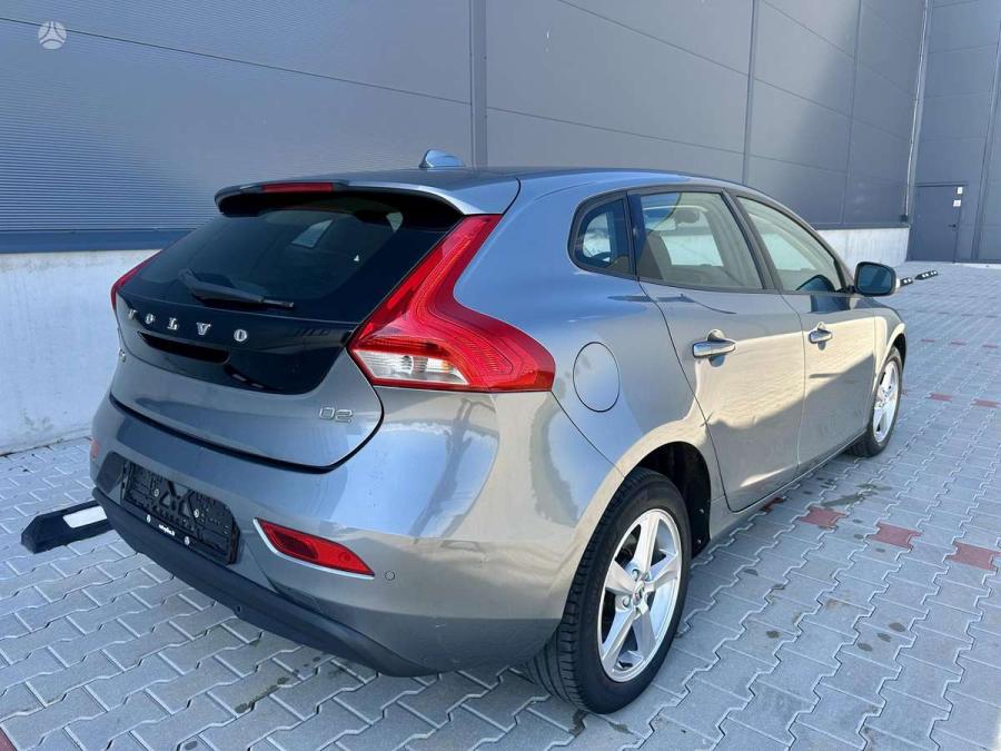 Pelēks Volvo V40 2016 Šauļi, ar dzinēja tilpumu 1.97 L un nobraukumu 218 tūkst. km par 5950 €, foto 12 vietnē AUTOMOTO.COM.LV