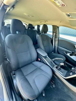 Pelēks Volvo V40 2016 Šauļi, ar dzinēja tilpumu 1.97 L un nobraukumu 218 tūkst. km par 5950 €, foto 14 vietnē AUTOMOTO.COM.LV