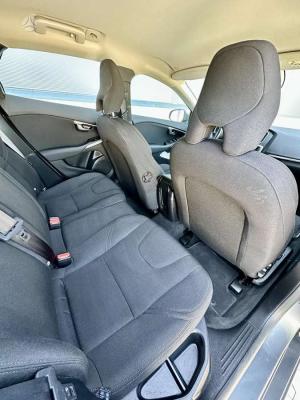 Pelēks Volvo V40 2016 Šauļi, ar dzinēja tilpumu 1.97 L un nobraukumu 218 tūkst. km par 5950 €, foto 15 vietnē AUTOMOTO.COM.LV