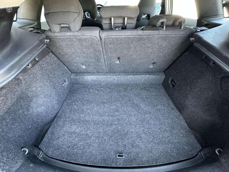 Pelēks Volvo V40 2016 Šauļi, ar dzinēja tilpumu 1.97 L un nobraukumu 218 tūkst. km par 5950 €, foto 16 vietnē AUTOMOTO.COM.LV