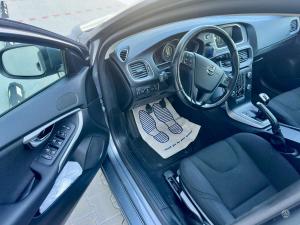 Pelēks Volvo V40 2016 Šauļi, ar dzinēja tilpumu 1.97 L un nobraukumu 218 tūkst. km par 5950 €, foto 17 vietnē AUTOMOTO.COM.LV