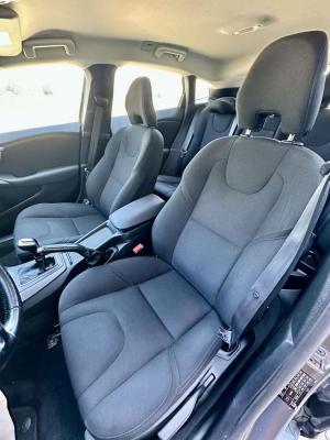 Pelēks Volvo V40 2016 Šauļi, ar dzinēja tilpumu 1.97 L un nobraukumu 218 tūkst. km par 5950 €, foto 18 vietnē AUTOMOTO.COM.LV