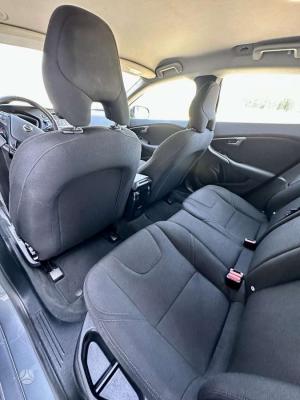 Pelēks Volvo V40 2016 Šauļi, ar dzinēja tilpumu 1.97 L un nobraukumu 218 tūkst. km par 5950 €, foto 19 vietnē AUTOMOTO.COM.LV