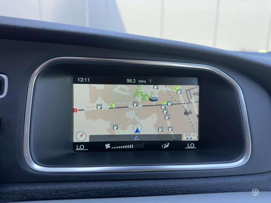 Pelēks Volvo V40 2016 Šauļi, ar dzinēja tilpumu 1.97 L un nobraukumu 218 tūkst. km par 5950 €, foto 23 vietnē AUTOMOTO.COM.LV