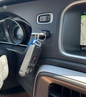 Pelēks Volvo V40 2016 Šauļi, ar dzinēja tilpumu 1.97 L un nobraukumu 218 tūkst. km par 5950 €, foto 25 vietnē AUTOMOTO.COM.LV
