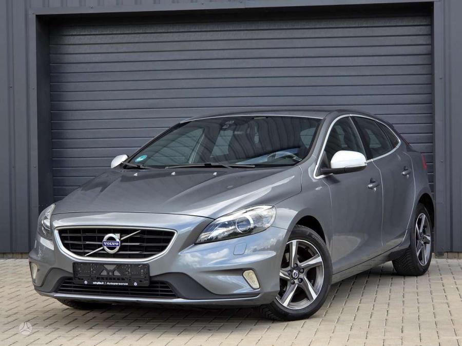 Grey Volvo V40 2016 in Kaunas, with an engine capacity of 2.00 L and mileage of 300 thousand km for 7250 €, photo 1 on AUTOMOTO.COM.LV
