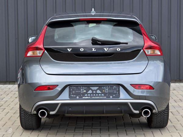 Pelēks Volvo V40 2016 Kauņa, ar dzinēja tilpumu 2.00 L un nobraukumu 300 tūkst. km par 7250 €, foto 3 vietnē AUTOMOTO.COM.LV