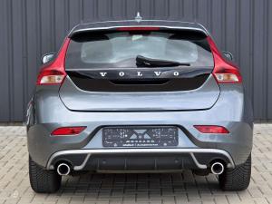 Grey Volvo V40 2016 in Kaunas, with an engine capacity of 2.00 L and mileage of 300 thousand km for 7250 €, photo 4 on AUTOMOTO.COM.LV