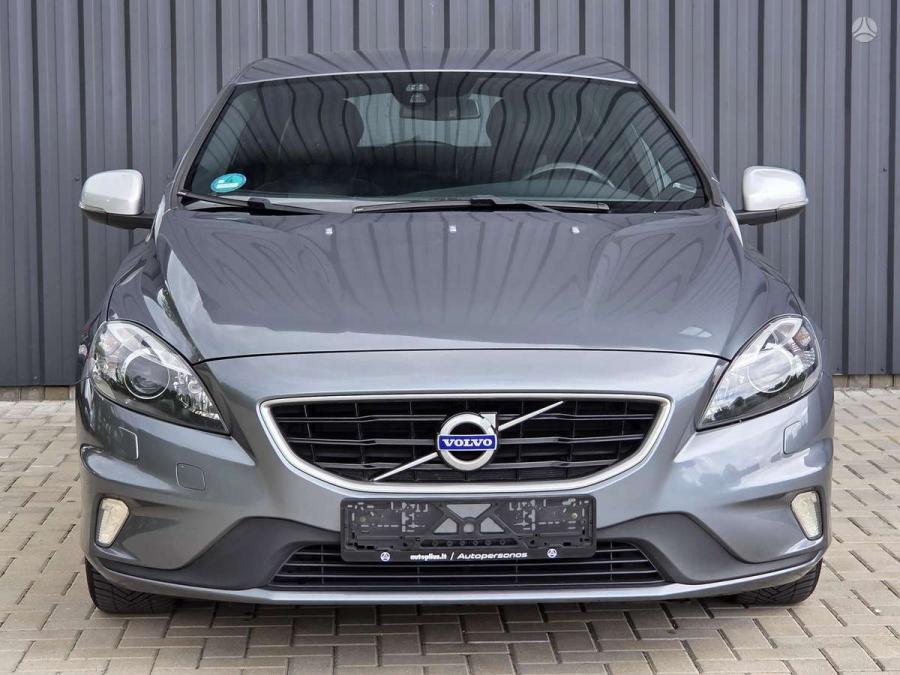 Grey Volvo V40 2016 in Kaunas, with an engine capacity of 2.00 L and mileage of 300 thousand km for 7250 €, photo 6 on AUTOMOTO.COM.LV
