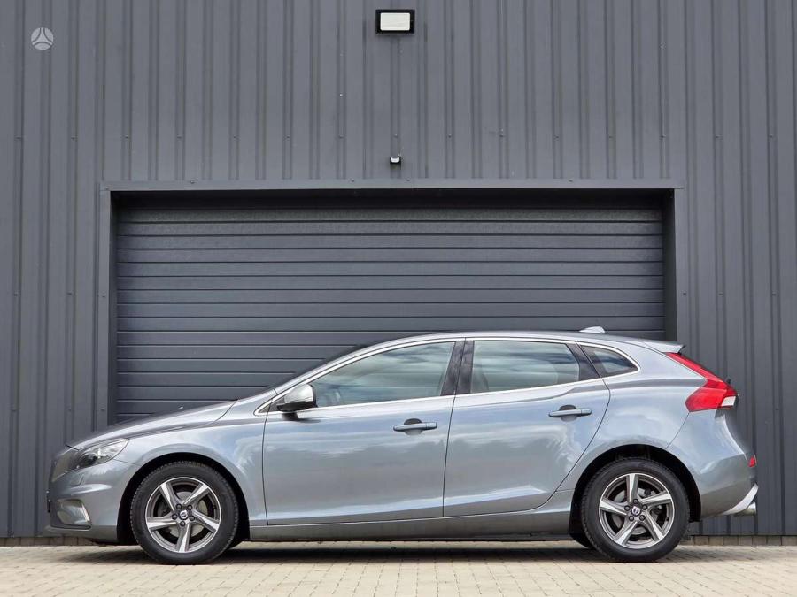 Grey Volvo V40 2016 in Kaunas, with an engine capacity of 2.00 L and mileage of 300 thousand km for 7250 €, photo 7 on AUTOMOTO.COM.LV