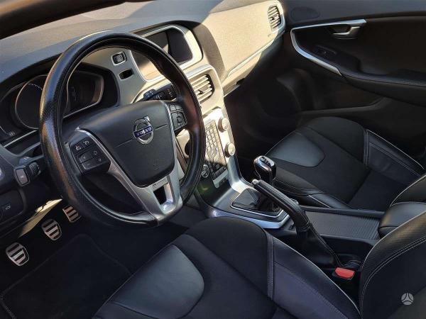 Pelēks Volvo V40 2016 Kauņa, ar dzinēja tilpumu 2.00 L un nobraukumu 300 tūkst. km par 7250 €, foto 7 vietnē AUTOMOTO.COM.LV