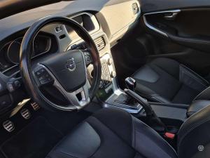 Grey Volvo V40 2016 in Kaunas, with an engine capacity of 2.00 L and mileage of 300 thousand km for 7250 €, photo 8 on AUTOMOTO.COM.LV