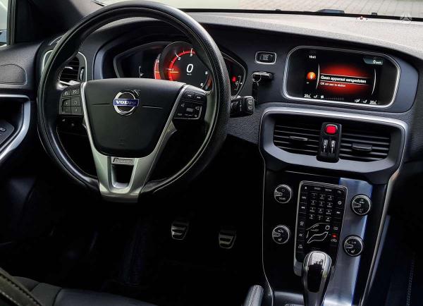Pelēks Volvo V40 2016 Kauņa, ar dzinēja tilpumu 2.00 L un nobraukumu 300 tūkst. km par 7250 €, foto 9 vietnē AUTOMOTO.COM.LV